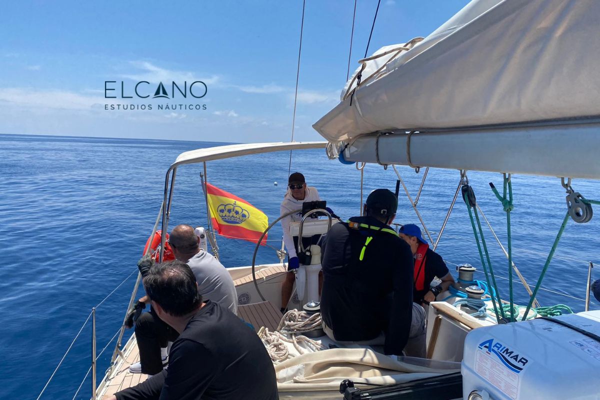 Curso de Náutica: Perfeccionamiento a bordo de un velero - Elcano